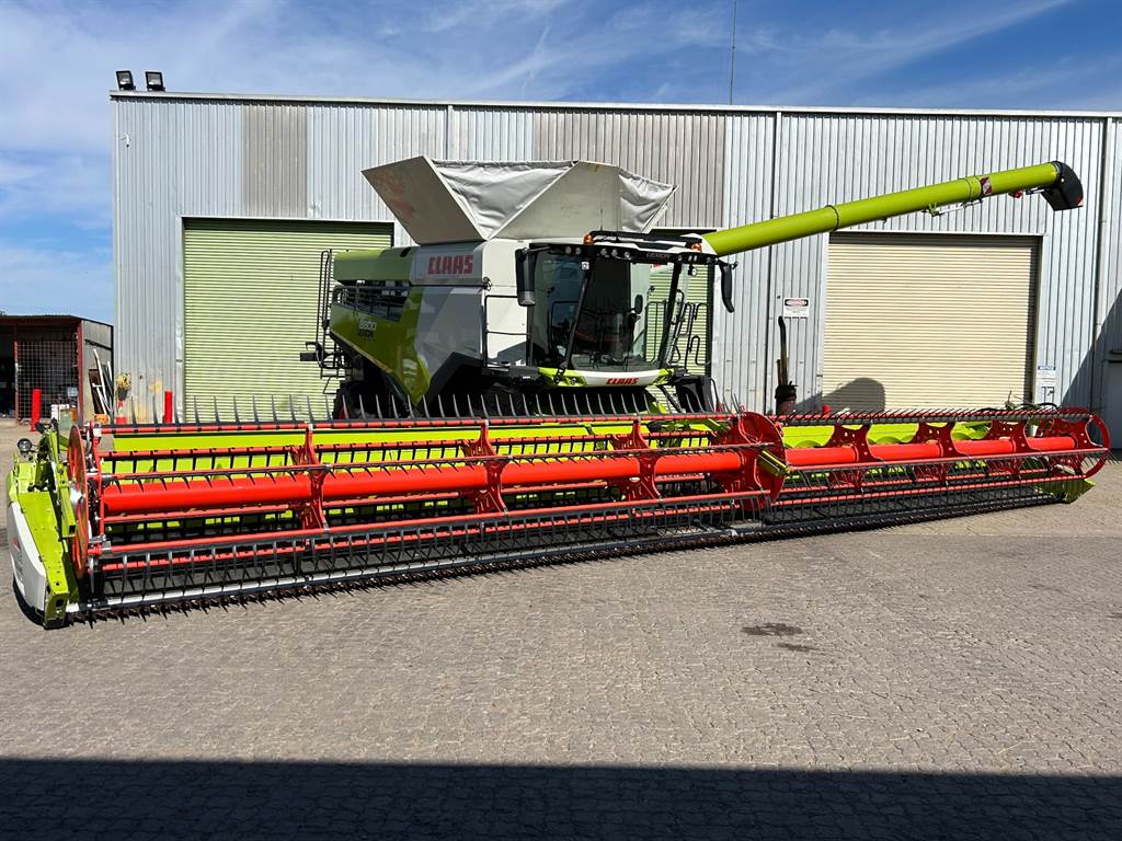 2023 CLAAS LEXION 8800 TT - CLAAS Harvest Centre