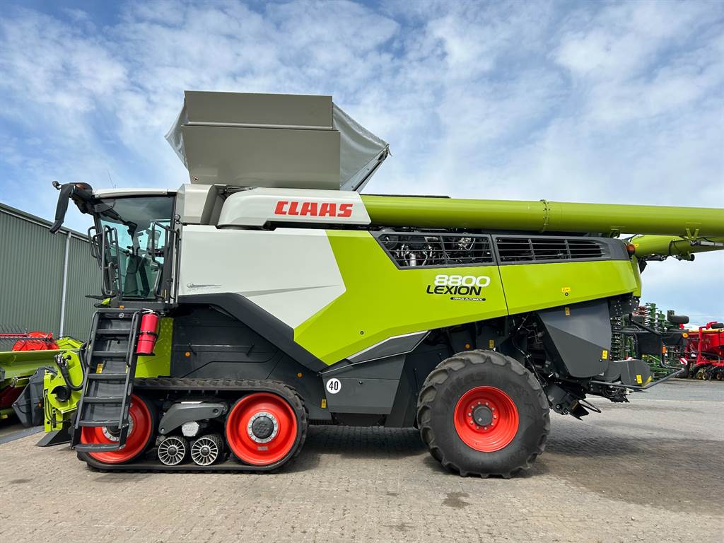 2023 CLAAS LEXION 8800 TT - CLAAS Harvest Centre