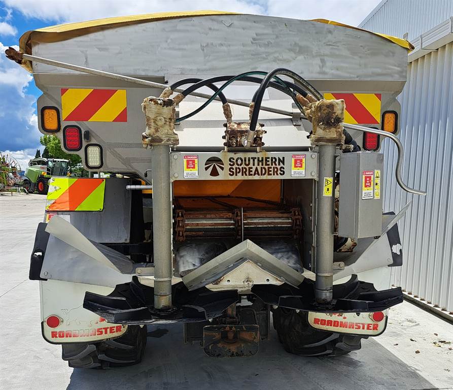 2018 JCB FASTRAC 4220 - CLAAS Harvest Centre