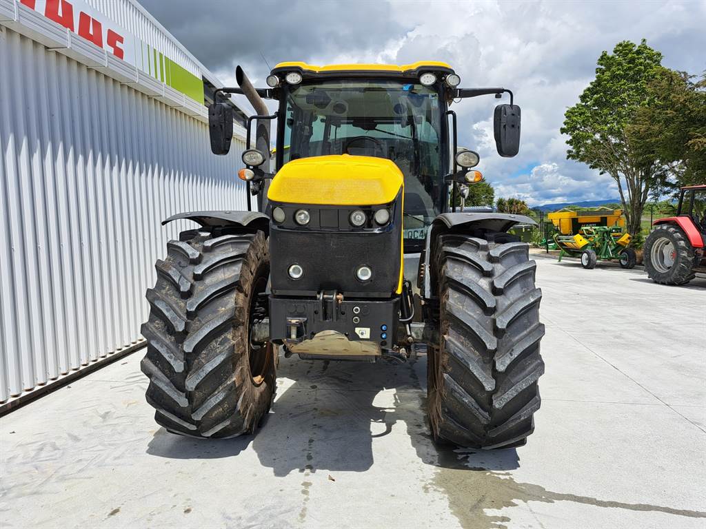 2018 JCB FASTRAC 4220 - CLAAS Harvest Centre