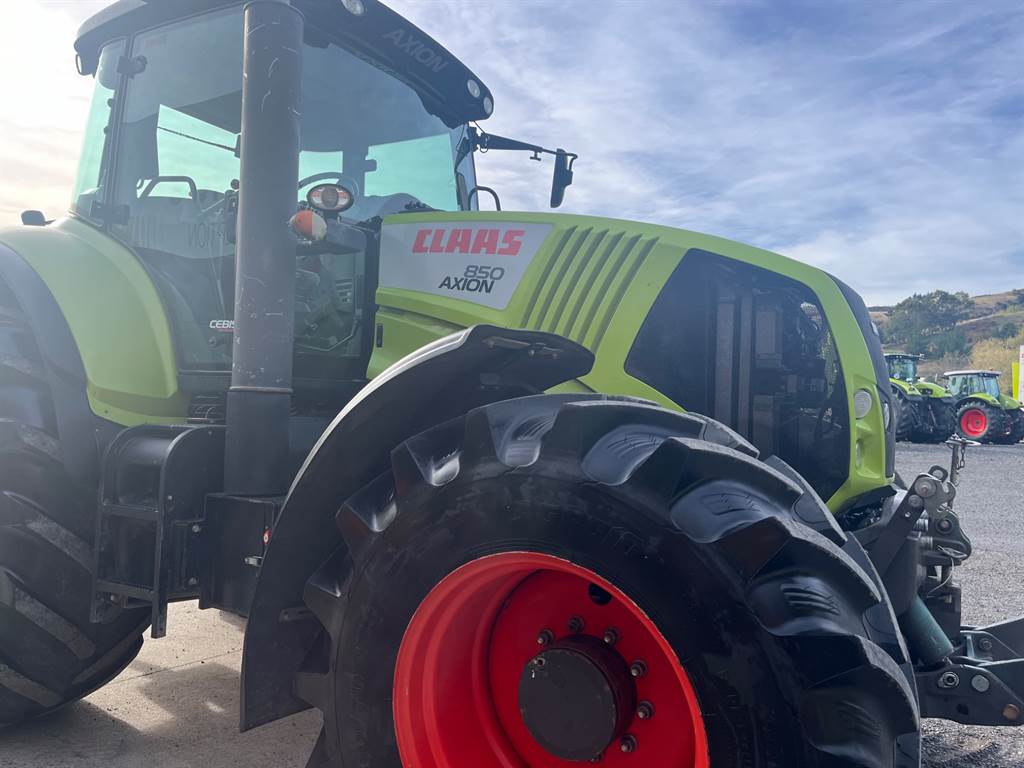 2012 CLAAS AXION 850 - CLAAS Harvest Centre